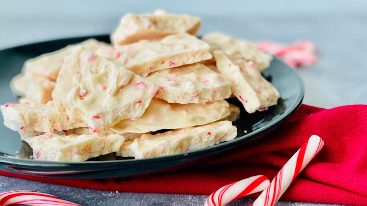 45 of the Best Christmas Bark Recipes | See Mom Click